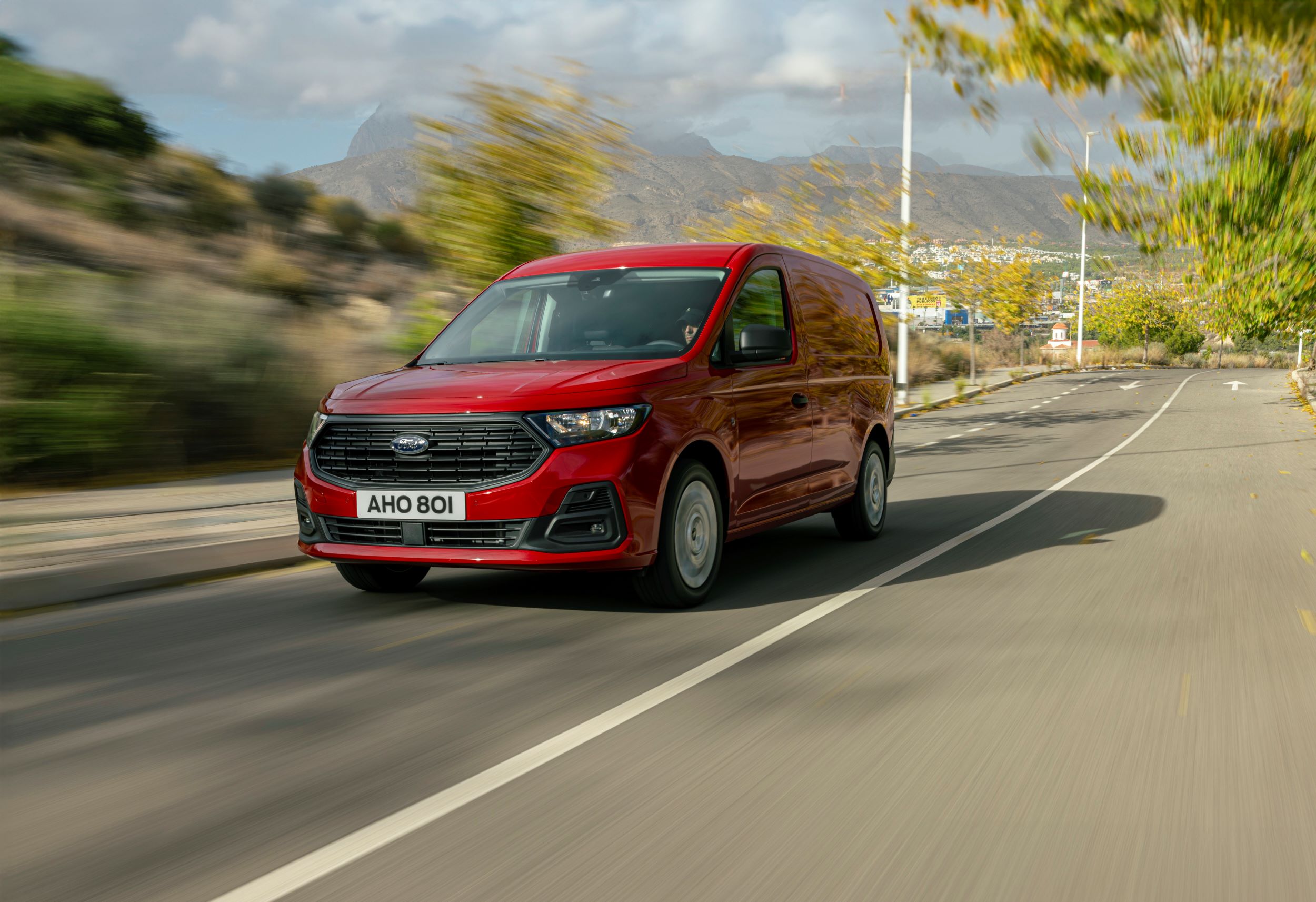Noul Ford Transit Connect: sistem de propulsie plug-in hybrid